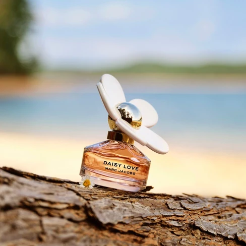 Marc Jacobs Daisy Love Eau de Toilette para Mulher - SweetCare Cabo Verde