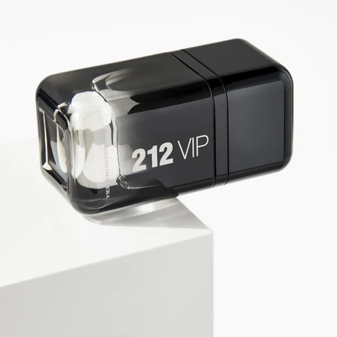 Carolina Herrera 212 Vip Black Men Eau de Parfum para Homem - SweetCare ...